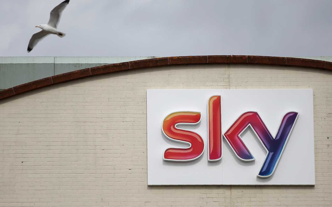 Sky, a luglio taglio di altri sette canali tv