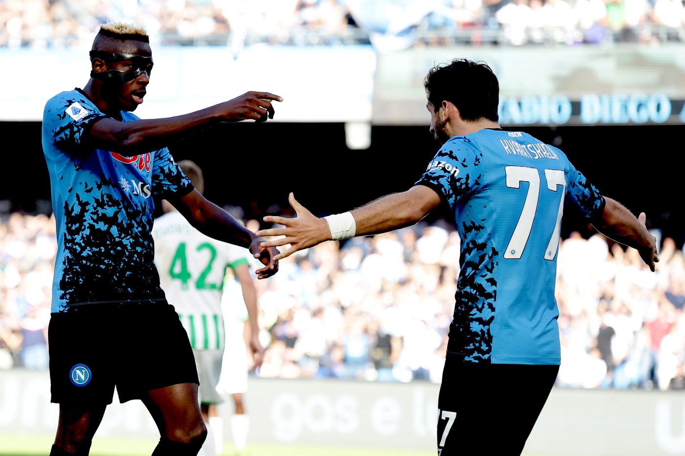 PAGELLE E TABELLINO Napoli-Sassuolo 4-0: diavolo Osimhen, Kvara incanta