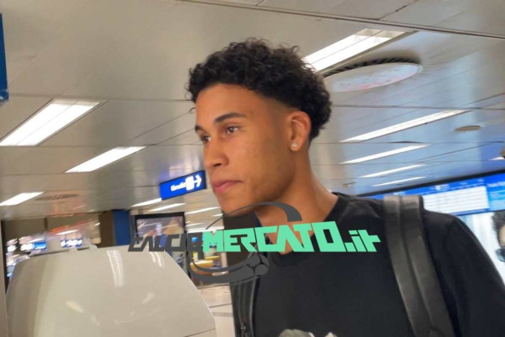 Inter, Alex Perez sbarcato a Linate: domani le visite mediche | VIDEO ...